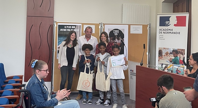 Cérémonie académique de remise du Prix Coup de Cœur « Non au harcèlement » 2024 | Académie de ...