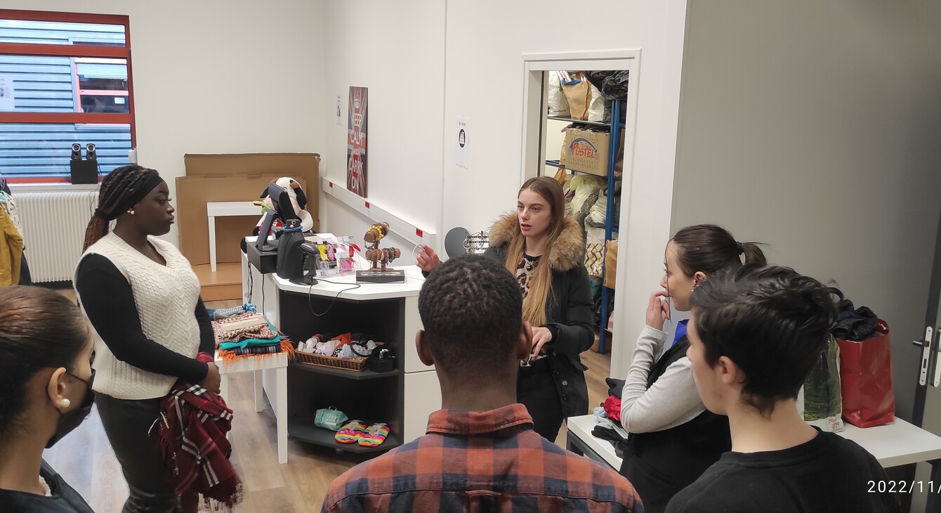 Une ancienne élève travaillant chez Foot Locker intervient au lycée ...
